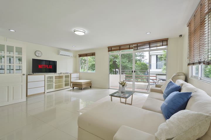 Pet |Urbanloft 5br Near Emsphere + Bts Phrom Phong - Bangkok