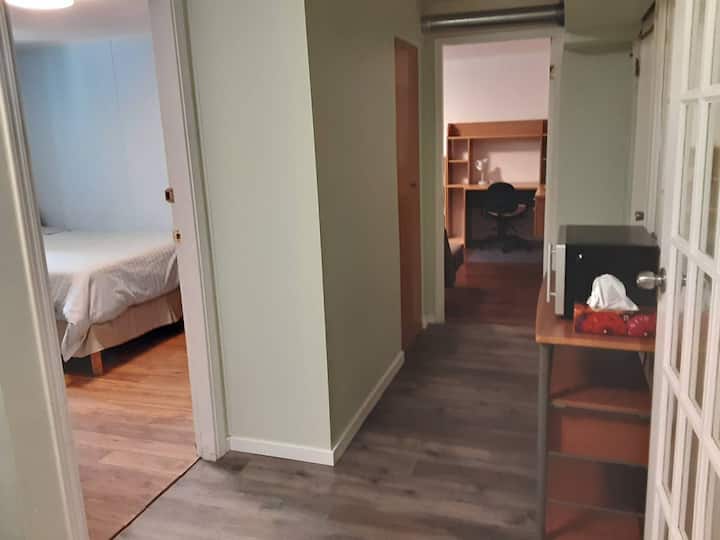 2 Bdrm Suite Super Close To Uvic - Victoria, Canadà