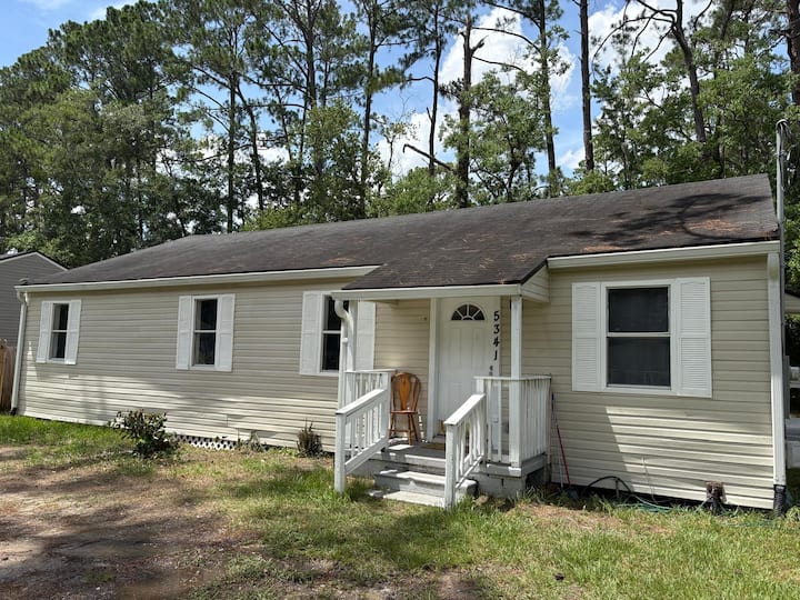 Charming Family Home - Jacksonville, FL