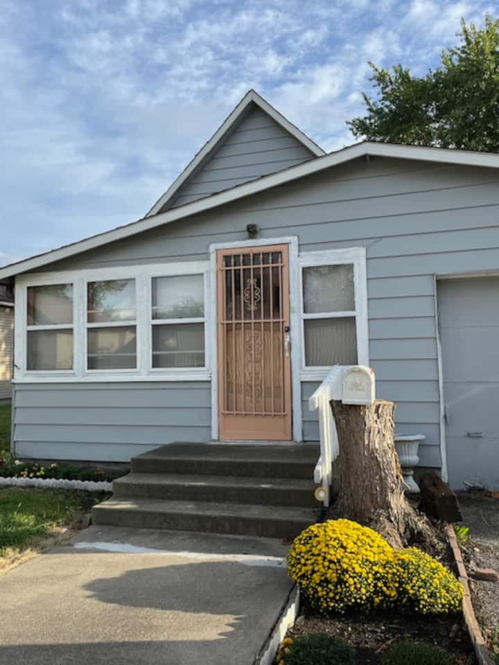 Cozy Home - Upland, IN