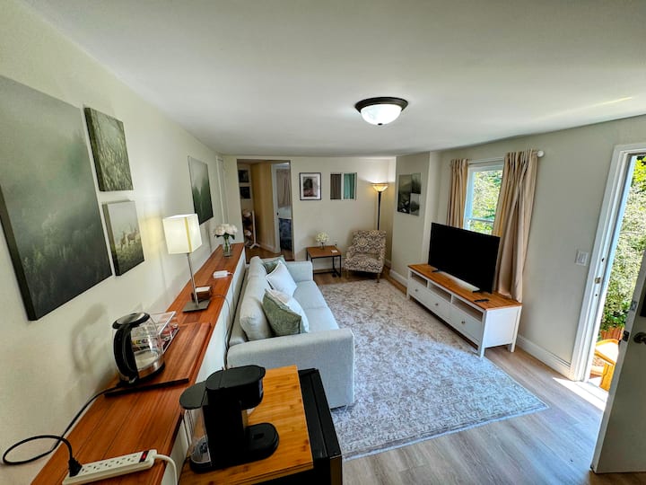 Peaceful Hillside Guesthouse - Oakland, CA