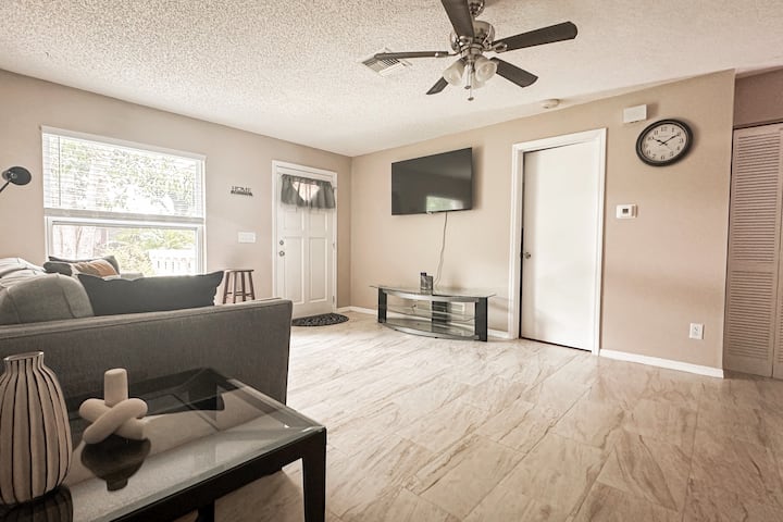 Stay Awhile | Cozy & Calm - Palm Bay, FL