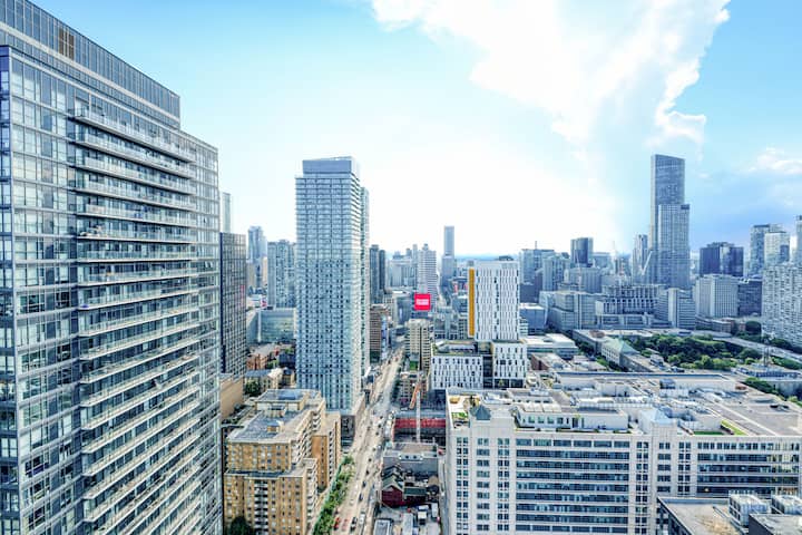 Urban Escape 2bd Condo Downtown - Toronto
