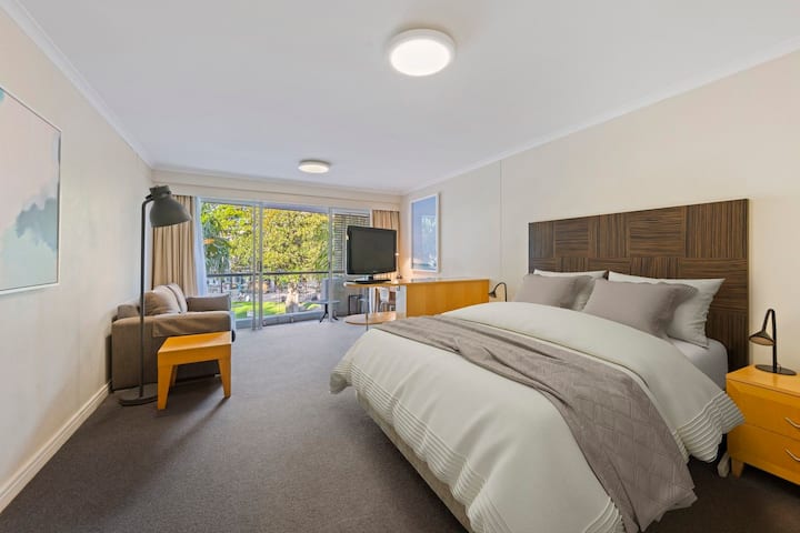 Manly Wharf Side Retreat - Prime Location - Manly