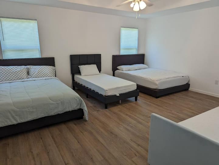 Home (5b/2b): Brand New House For Work Team (2501) - Havana, FL