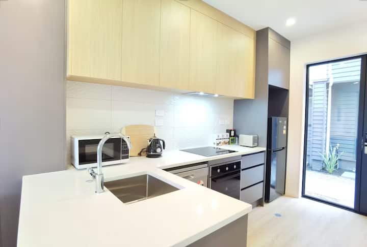 New Home Near Airport - Auckland