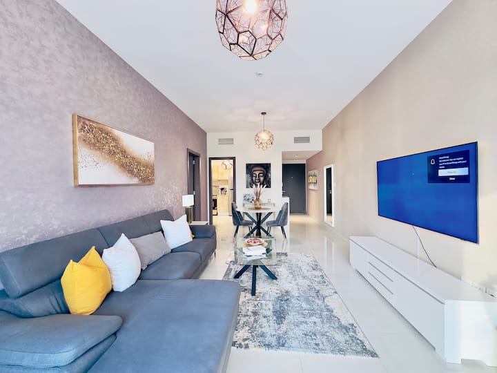 Ultra Modern 1br | 2 Beds Canal View Business Bay - Dubai