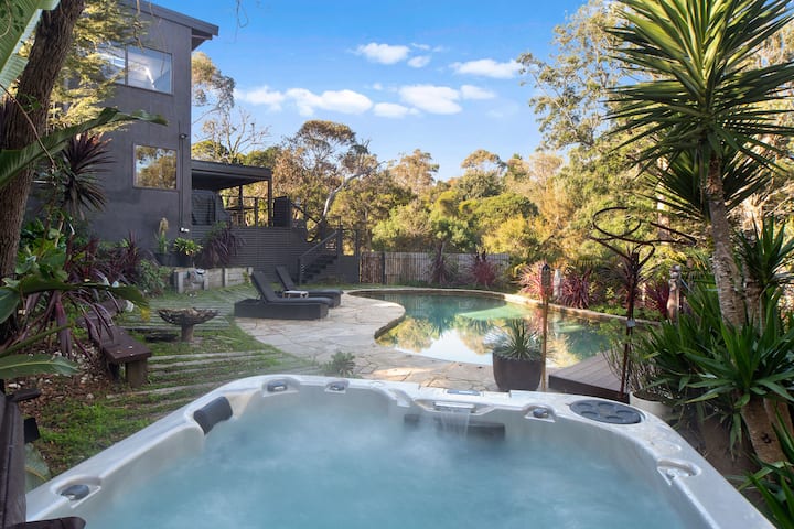 Pool And Spa In The Treetops - Frankston