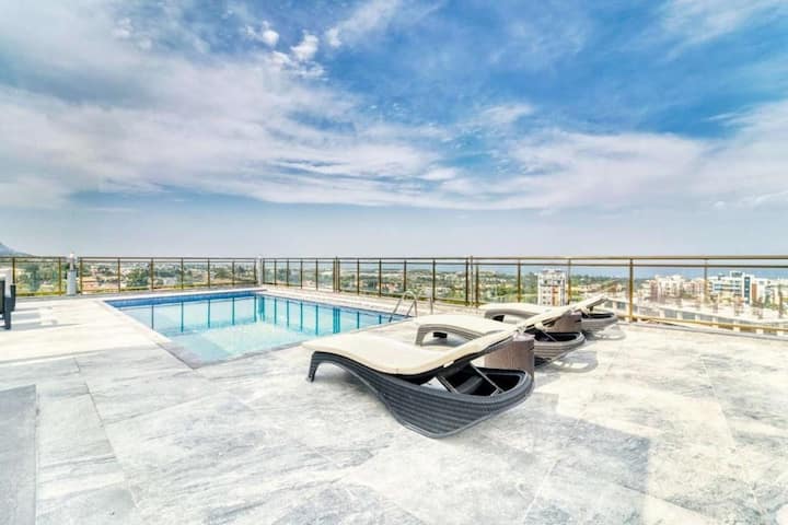 Luxury Penthouse Suite In Central Girne - 키레니아