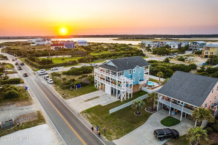 2nd Row Beach, Incredible Views, Pool. 4br 4 Ba - Holden Beach, NC