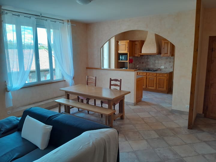 Appartement Lumineux 3 Chambres - Coucouron