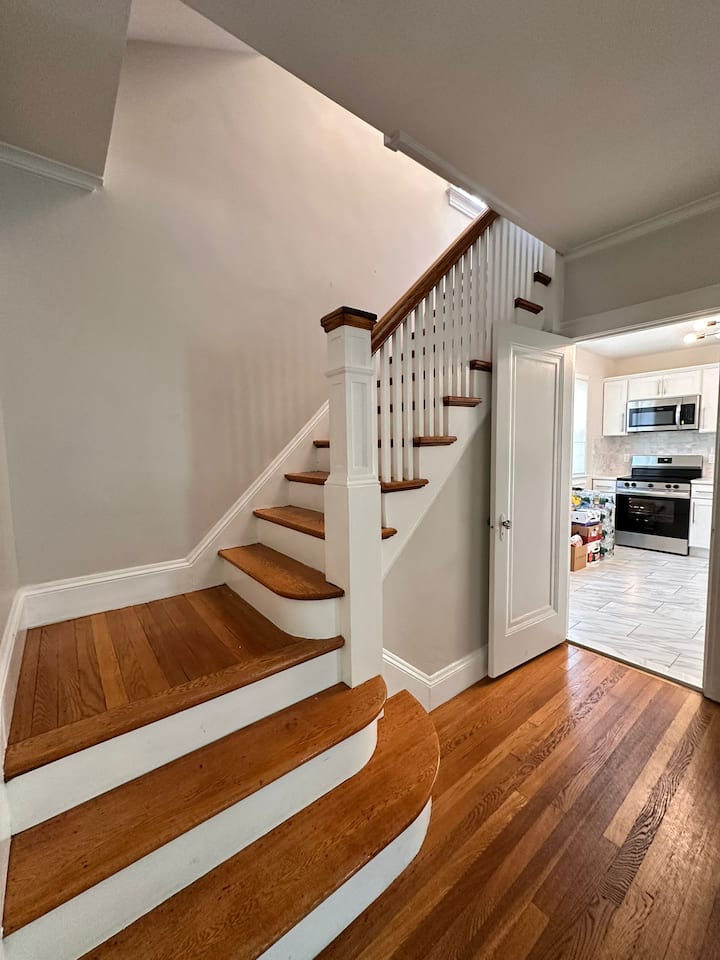 Spacious 4br Near Downtown Yale - New Haven, CT