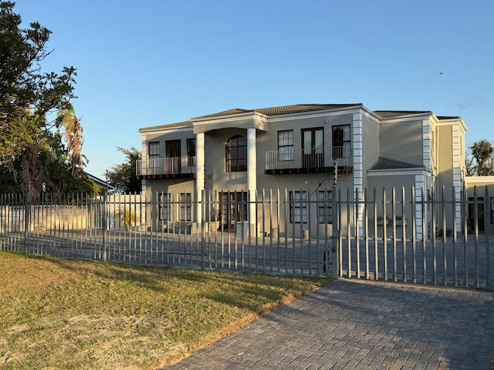 Amanzi Guesthouse - Port Elizabeth
