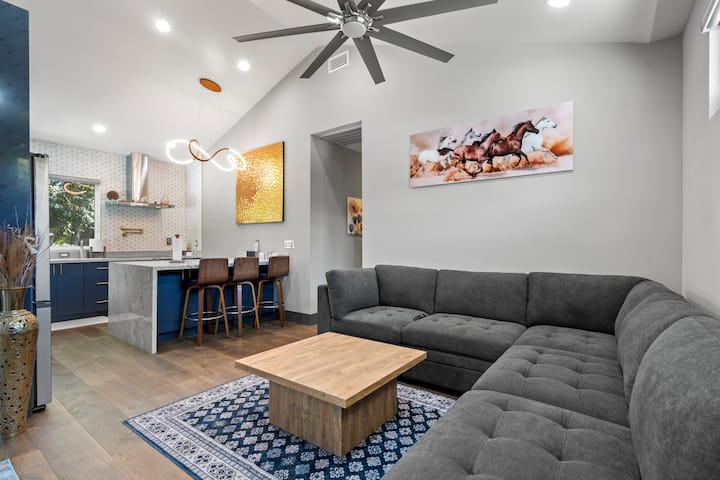 Stylish & Modern Private Getaway In Fremont! - Fremont, CA