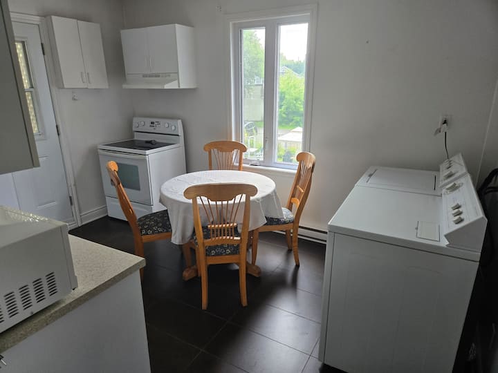 Beau 3 1/2 à Louer Au Mois - Mirabel