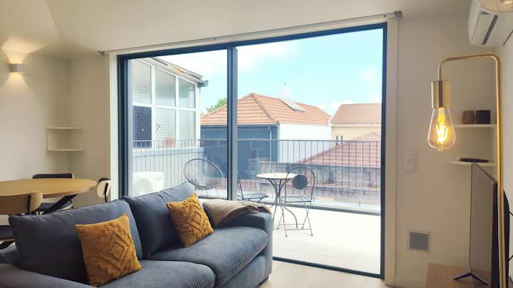 City Break: Sunny Terrace For Leisure & Nomads - Oporto