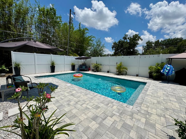 ~ Luxe Modern Suite • Heated Pool • 2br Gem - Camping World Stadium - Orlando