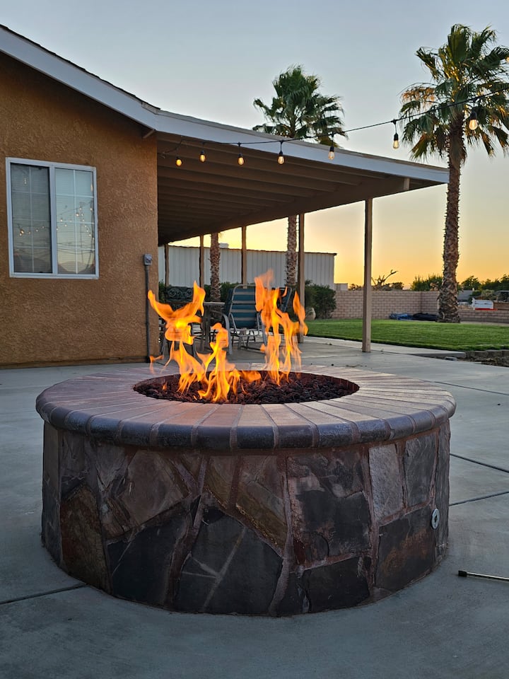 Family-friendly 4+3 - Rv Parking - Lancaster, CA