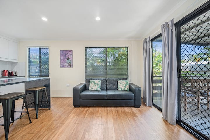 Self Contained Apartment - Emerald Airport