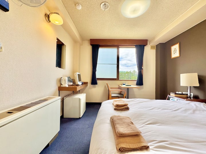 Picturesque View Double Ensuite Room (253) - Date