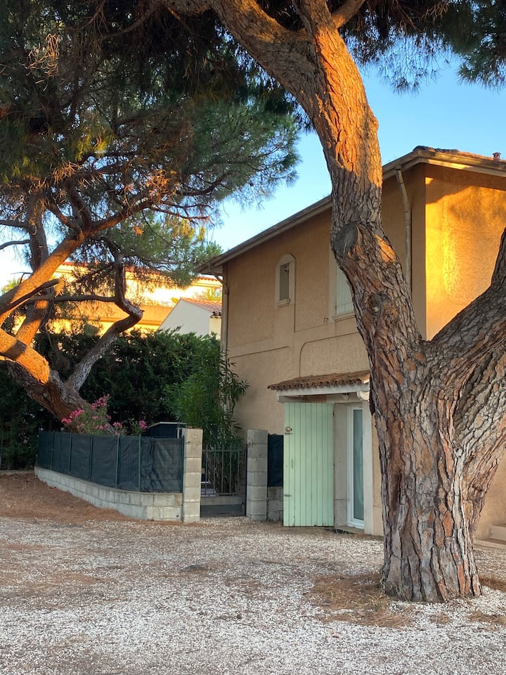 Appartement T2 Proche De La Mer, Terrasse+parking - Fréjus
