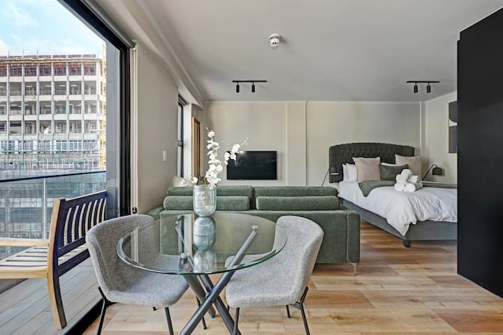 Sky High 1 Bed Penthouse -City & Mountain Views - Kaapstad