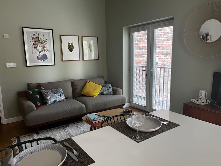 Bright Airy Flat, Great Location Close To Chorlton - Mánchester