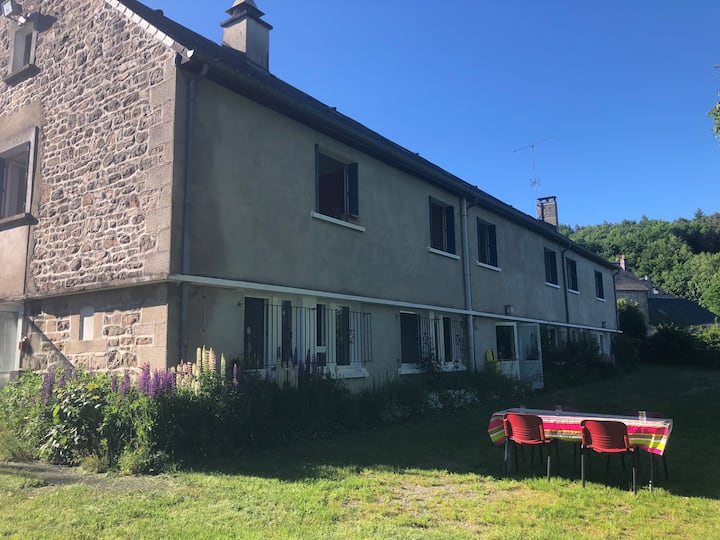 Gîte De Groupe Bord De Lac - Treignac