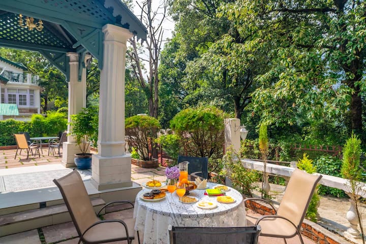 Stayvista At Ivy @ The Emily Chalet  W/ Bonfire - Nainital