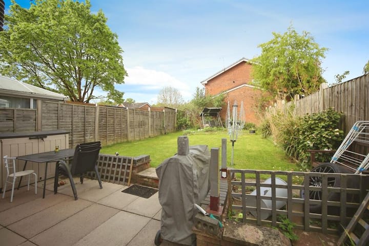3-bed Home – 30min To Birmingham - Bromsgrove