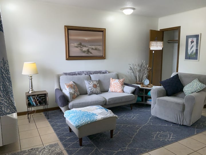 Charming Beach Boho Apt King Bed - Alexandria, LA