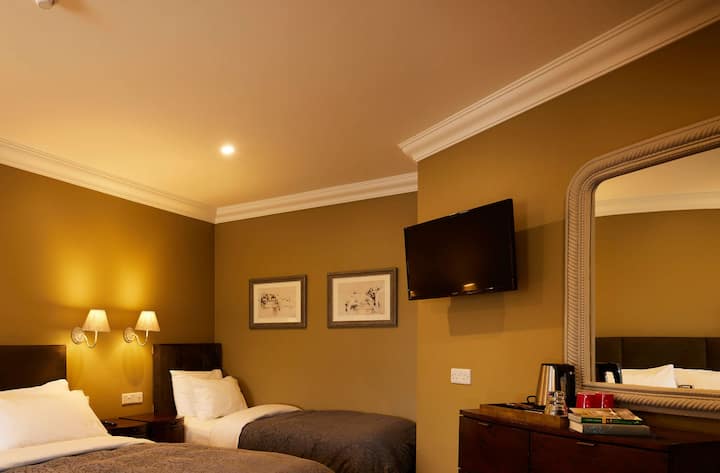 Twin Room At Doolin Inn - Doolin