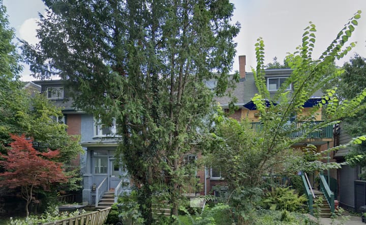 Beauty In The Heart Of Toronto - Toronto