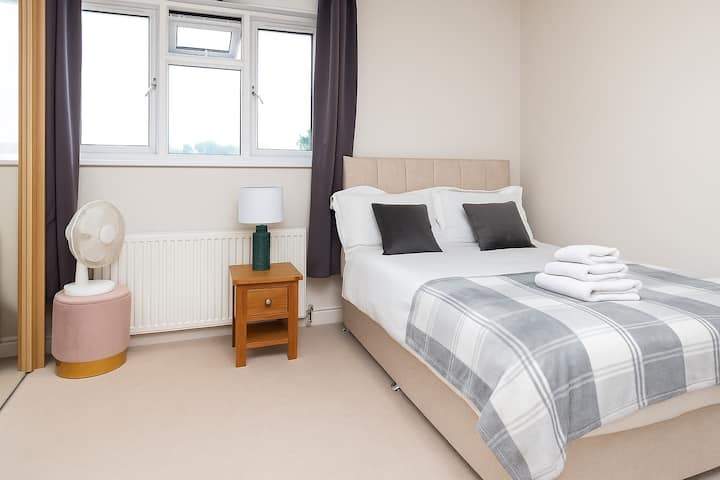 Princess Road House In Woking - Woking