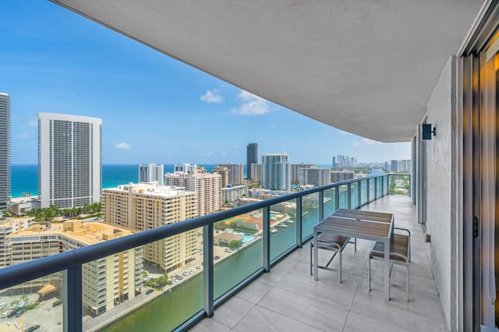 Luxury 3br • Ocean + Skyline Views • Beachwalk - Hallandale Beach, FL