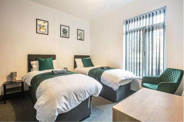 Eat, Stroll, Stay In A Spacious 4-bed In Sheffield - 셰필드