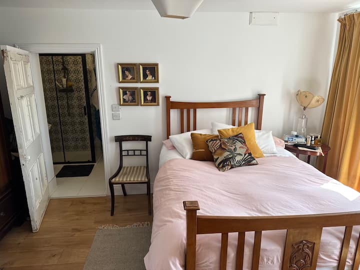 Ballymore Retreat~room 3 - Blessington