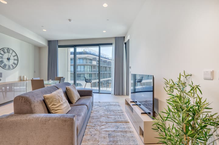 Stylish 1br Getaway In Iconic Mercury Towers - Malta