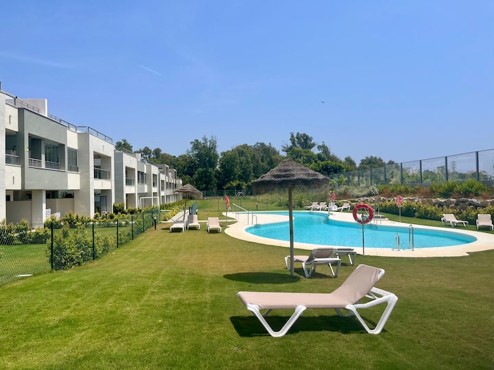 Moderno Bajo Con Jardín Privado Y Piscina - Casares