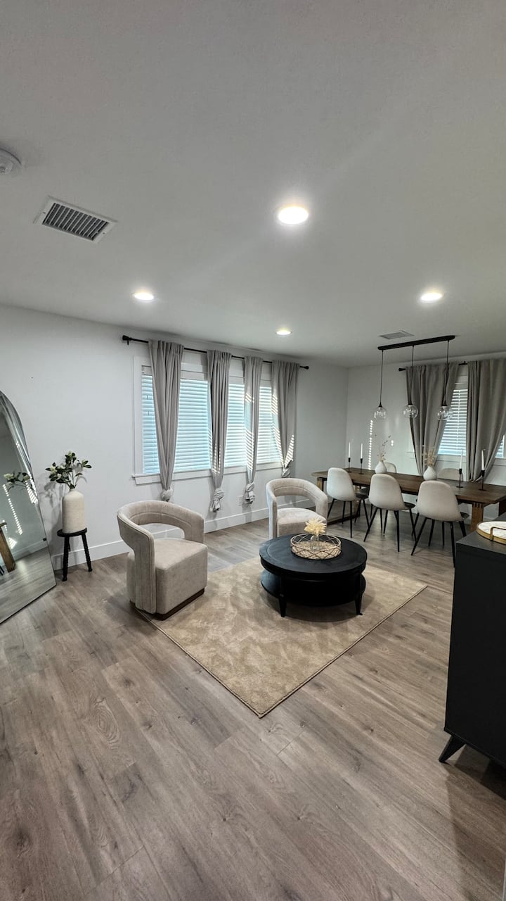 Near Port Hueneme + Point Mugu | 4br - Oxnard, CA