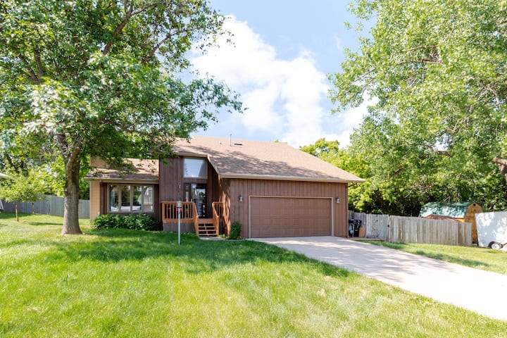 Country Club Haven | 4br/3ba - Rapid City, SD