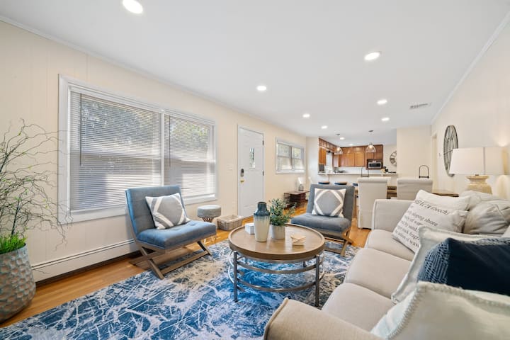 Chic 4br Gem Near Newport's Best - Newport, RI