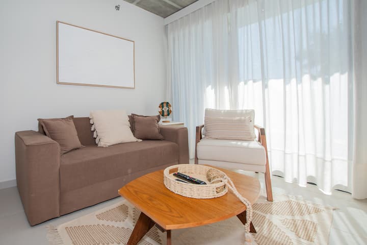 Stylish 2br + Private Patio | Pool, Gym, Cinema - Paraguay