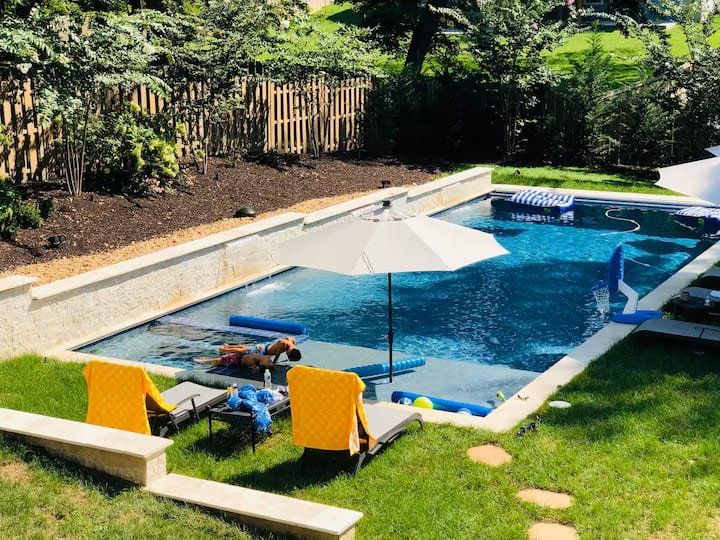 Designer Stay W/ Heated Salt Water Pool - Fairfax, VA