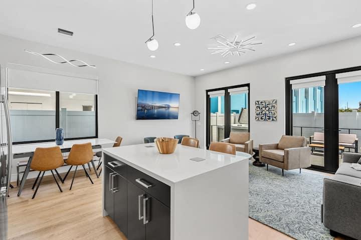 Beach Across: Two Villas • Sleeps 16 • Hot Tub - Cocoa Beach, FL