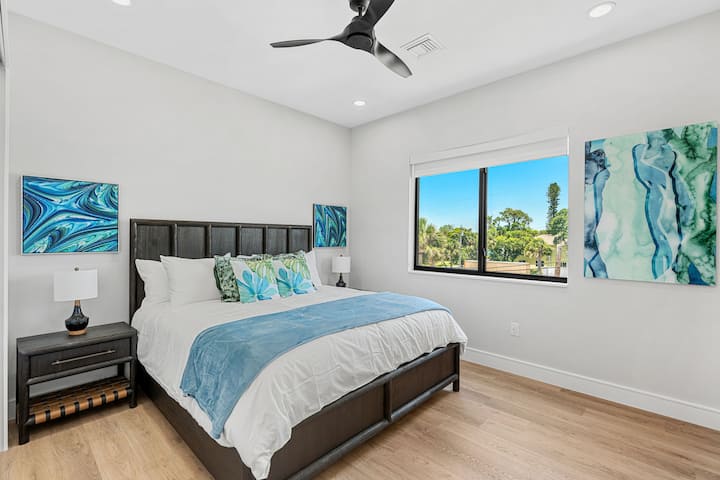 2 Lux Suites • 6 Per Unit • Across Beach + Views - Cocoa Beach, FL