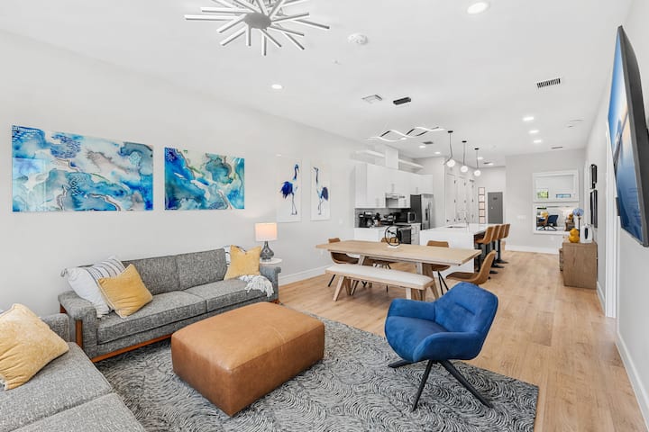 Side-by-side Suites • Sleeps 12 • Beach Across - Cocoa Beach, FL