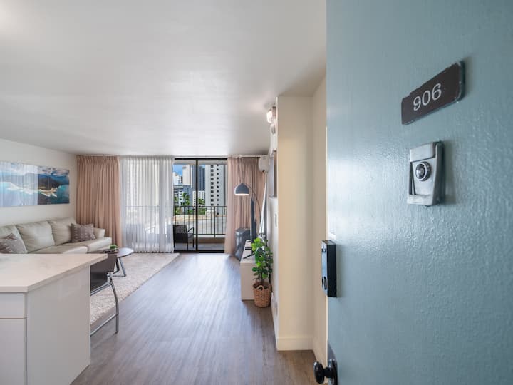 Clean Renovated 1bdrm Waikiki Banyan W/parking - Honolulu