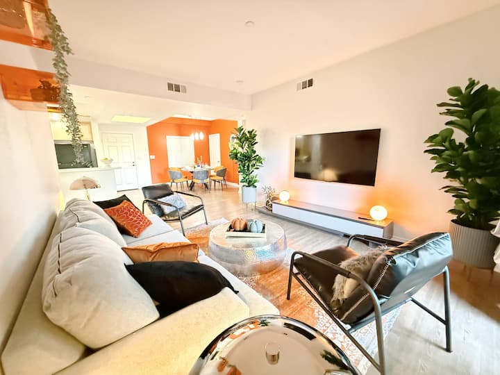 Bright Encino Oasis-close To Parks & Shops - Los Angeles, CA