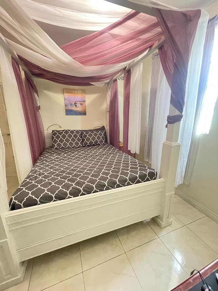 Smart Home Near Beach & The Tourist Belt - Barbados